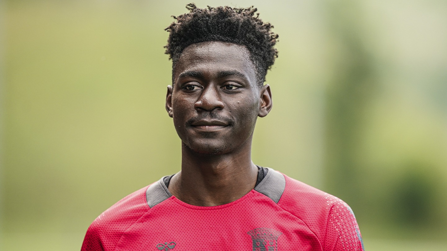 Luís Asué estreia-se pela Seleção Principal da Guiné Equatorial ...