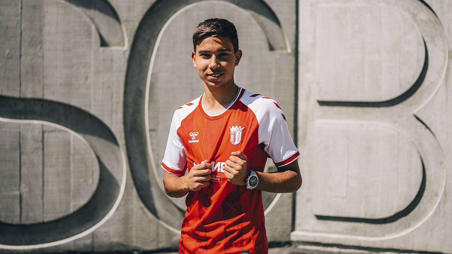 Afonso Duarte assina contrato profissional - Sporting Clube de Braga