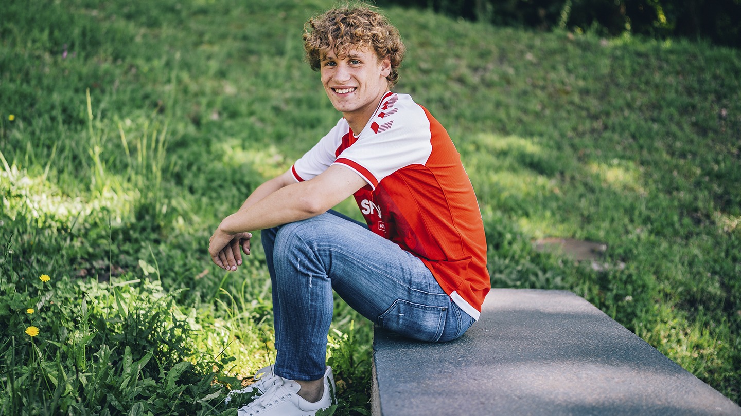 Afonso Machado assina contrato profissional - Sporting Clube de Braga