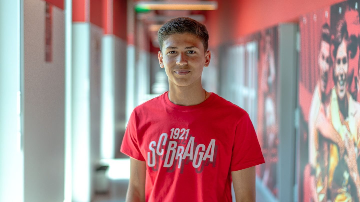 Alex Sousa assina contrato profissional - Sporting Clube de Braga