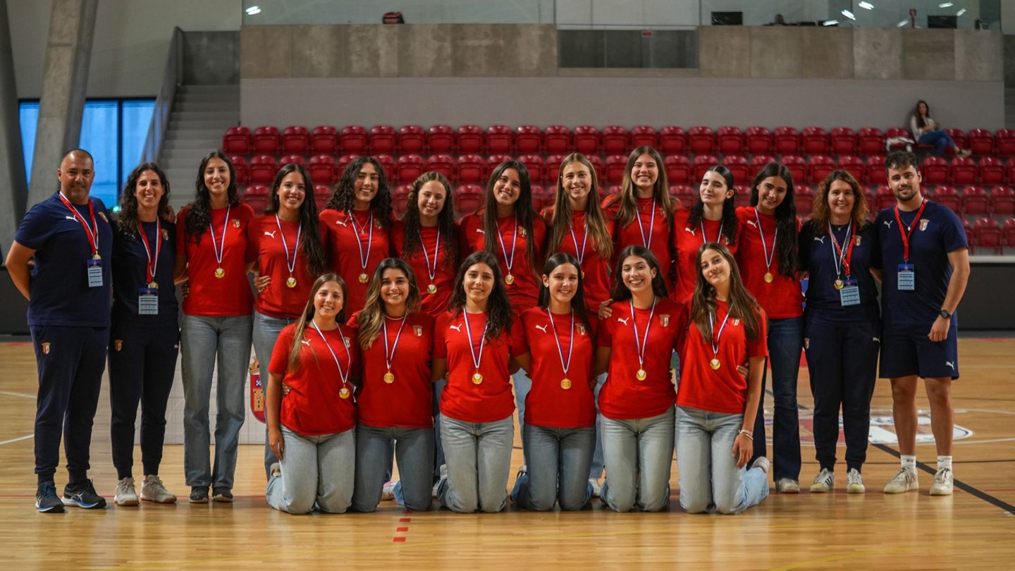 Gverreiras do Voleibol coroadas campeãs regionais - Sporting Clube de Braga