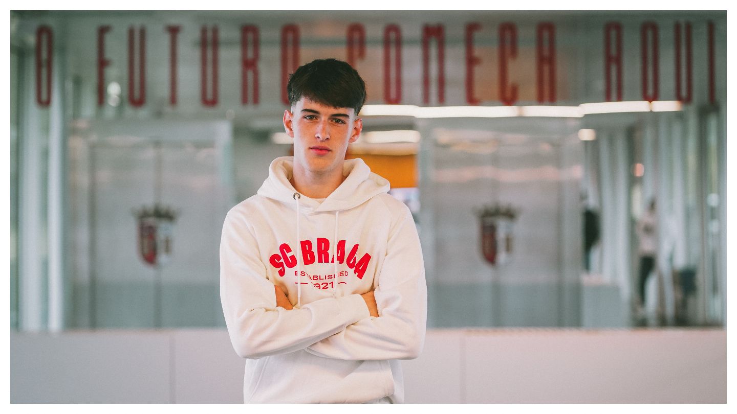 Luisinho assina contrato profissional com o SC Braga - Sporting Clube ...
